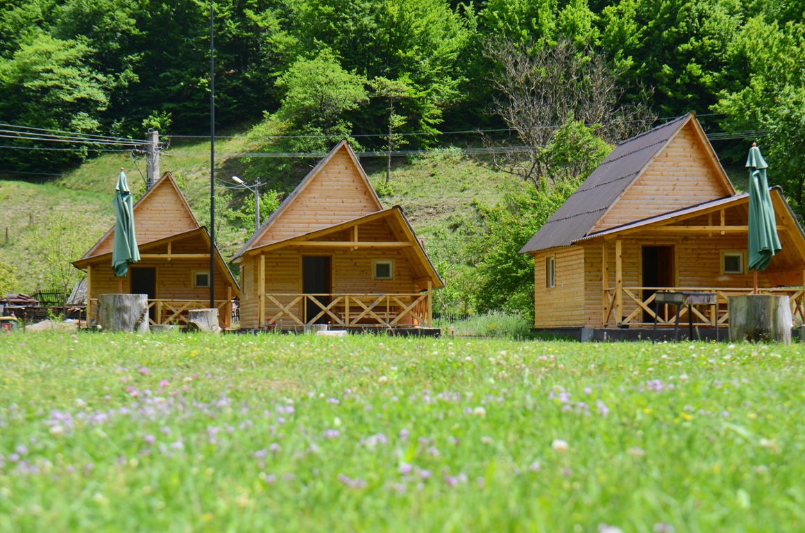 De ce ne place la “Căsuțe Bulz”, în Bihor – Descoperim lumea prin ochii ...