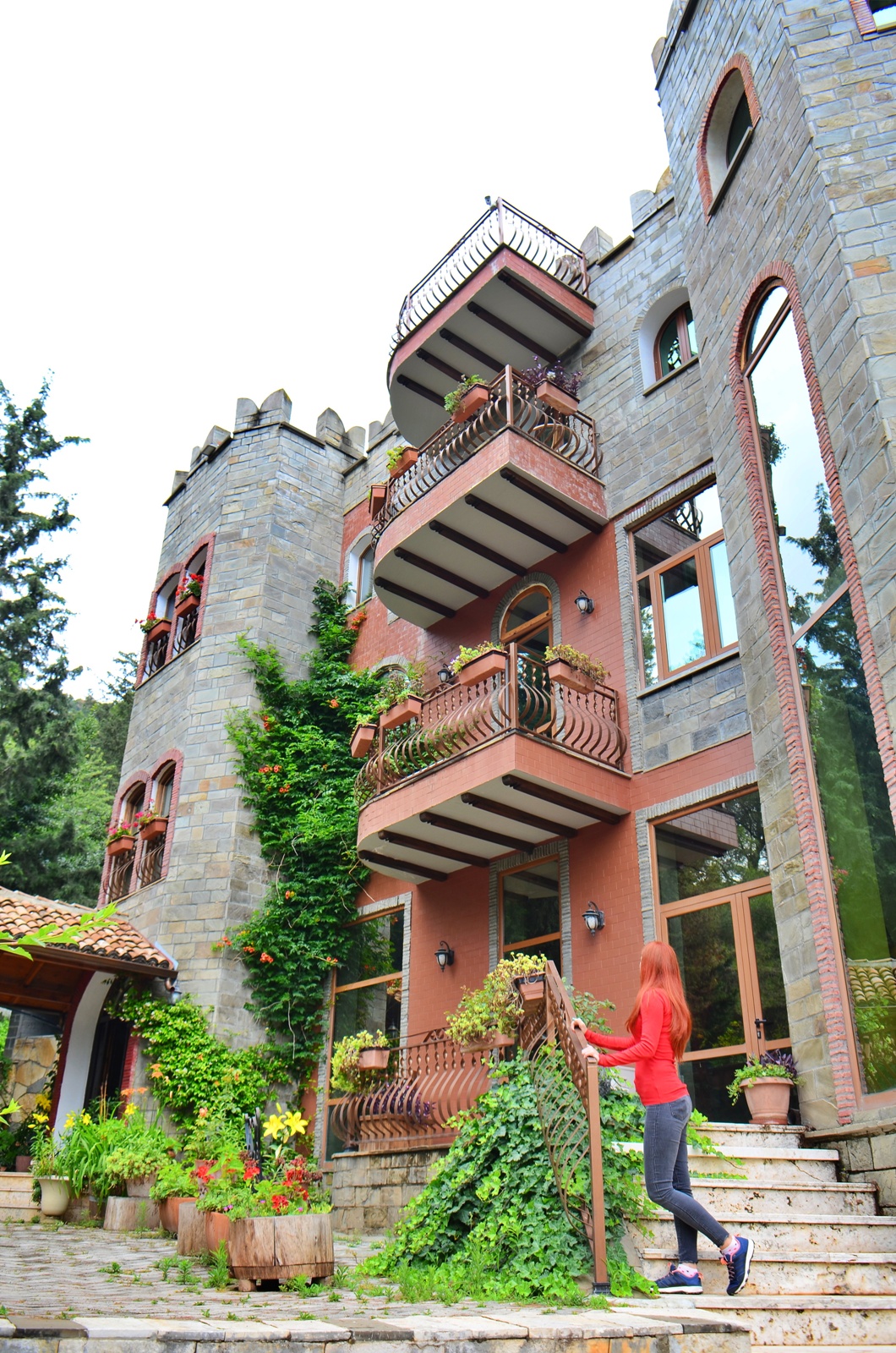 ℍ𝕠𝕥𝕖𝕝 ℂ𝕒𝕤𝕥𝕝𝕖 ℙ𝕒𝕣𝕜 – 𝕆 𝕖𝕤𝕔𝕒𝕡𝕒𝕕𝕒 𝕕𝕖 𝕓𝕒𝕤𝕞 𝕚𝕟 𝔸𝕝𝕓𝕒𝕟𝕚𝕒 – Descoperim lumea ...